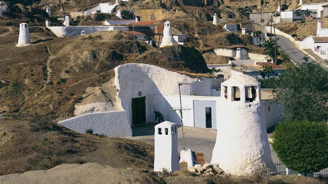 ¿Sabías que las “casas-cuevas” se construyen aprovechando la altura y ...