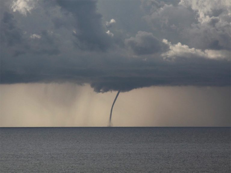 ¿Qué es una tromba marina y cómo se puede formar? - Billiken