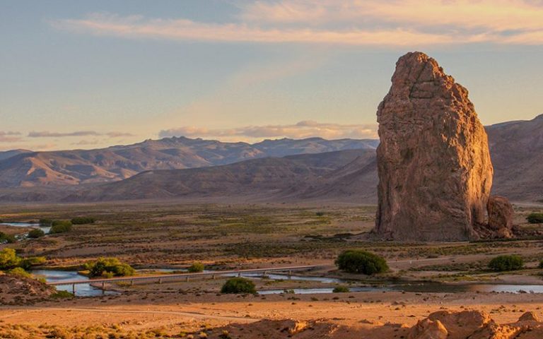 Piedra Parada, una roca misteriosa de la Patagonia - Billiken
