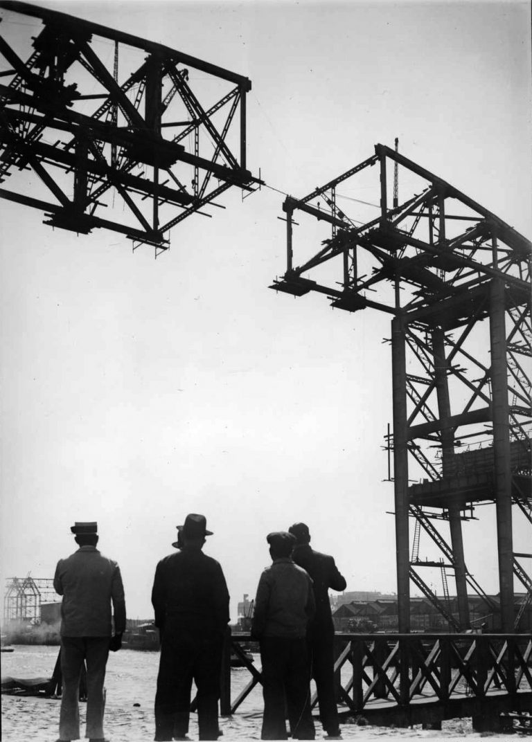 El Puente Transbordador Nicolás Avellaneda de La Boca es uno de los ocho de ese tipo que aun ...