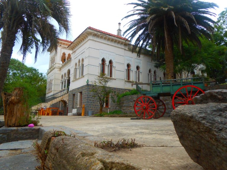 Castillo Monserrat: una mansión que se construyó entre las sierras de ...