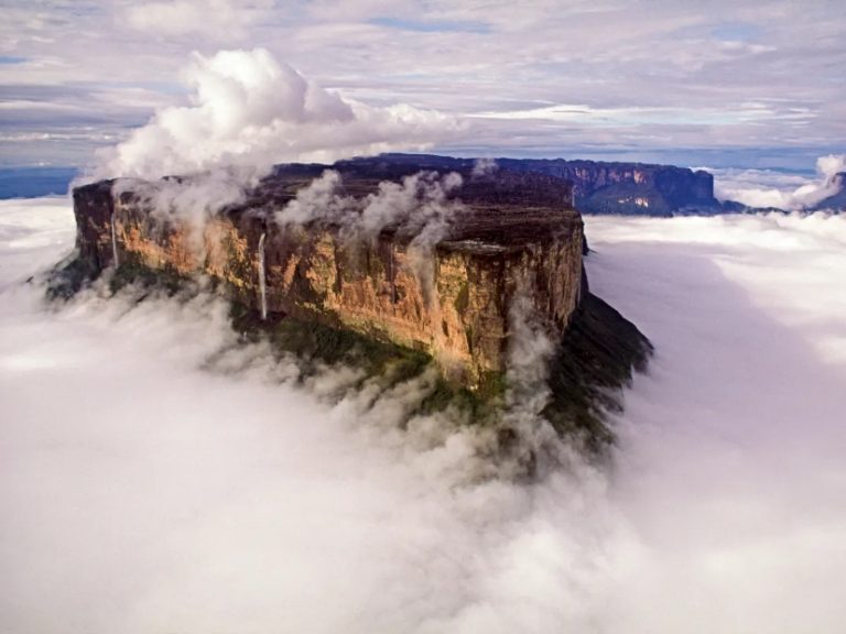 Roraima, el asombroso monte de Venezuela que tiene 2.000 millones de ...