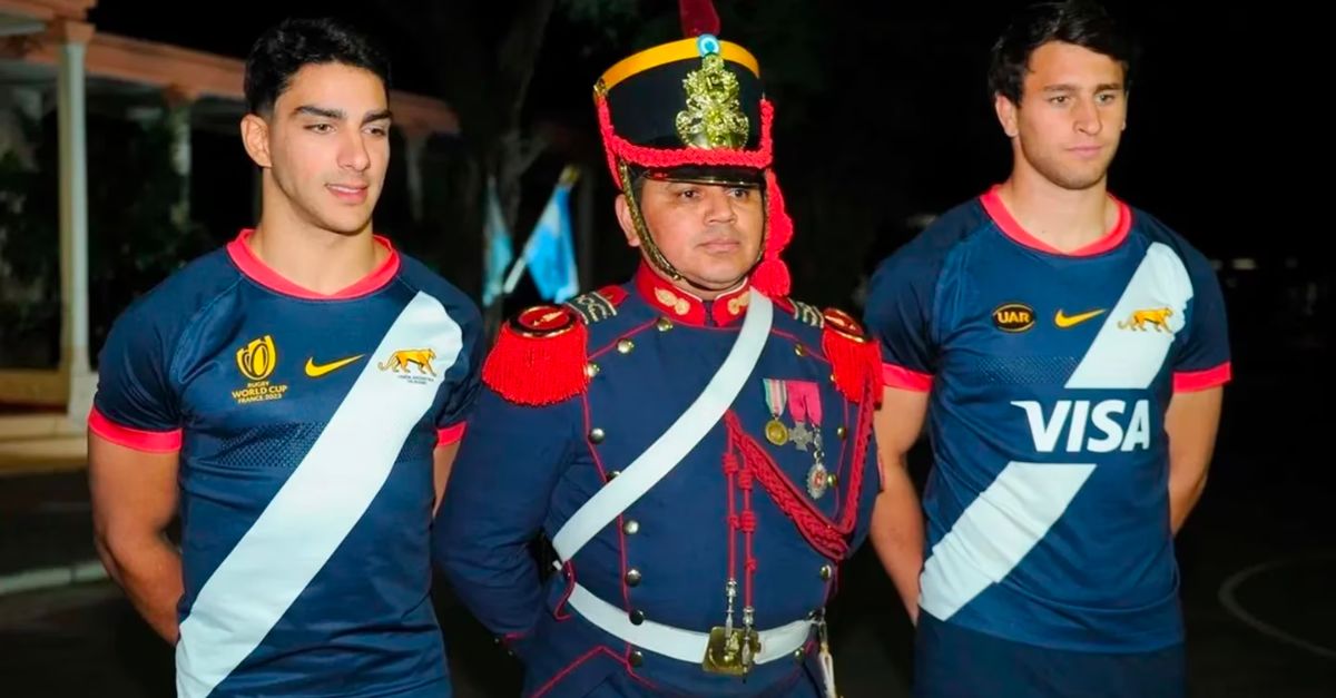 Los Pumas presentaron su nueva camiseta en honor a los Granaderos ...