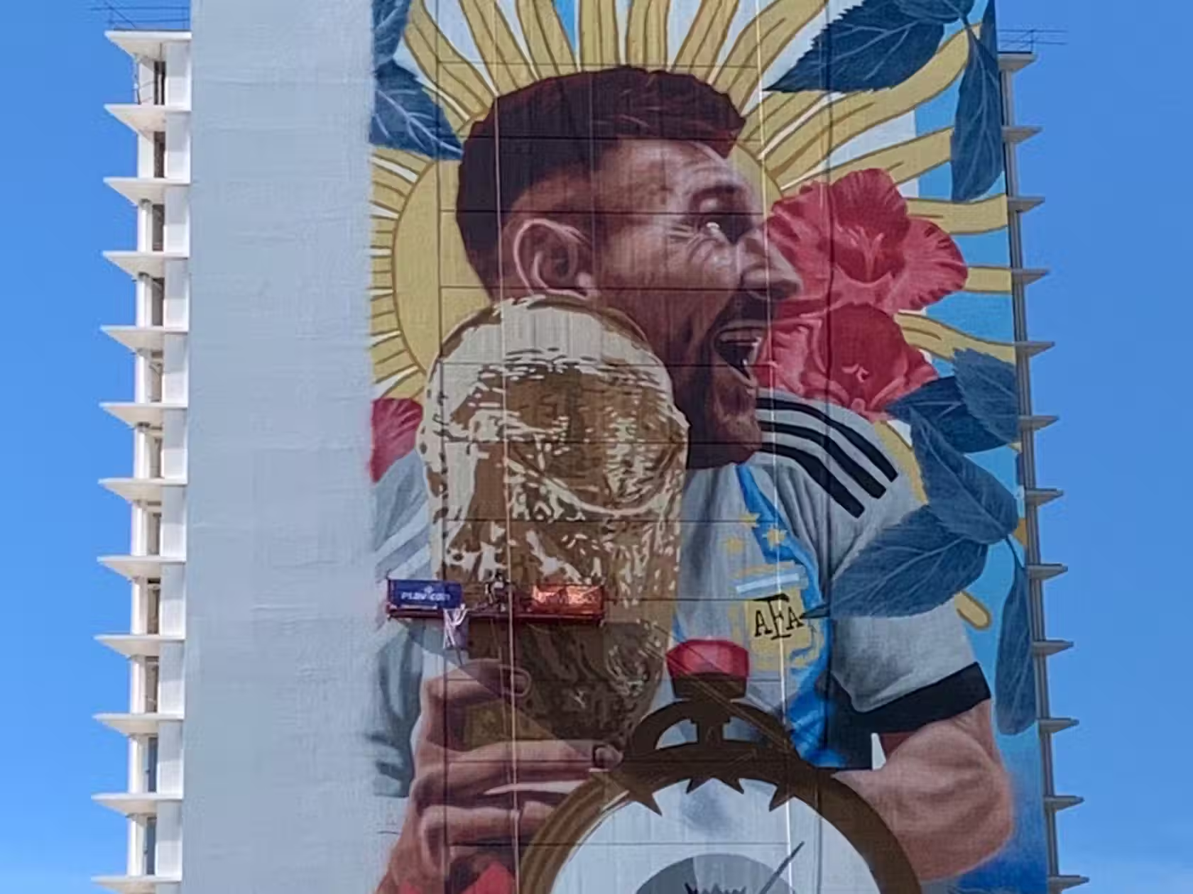 Nuevo homenaje a Messi: el mural más grande de Argentina - Billiken