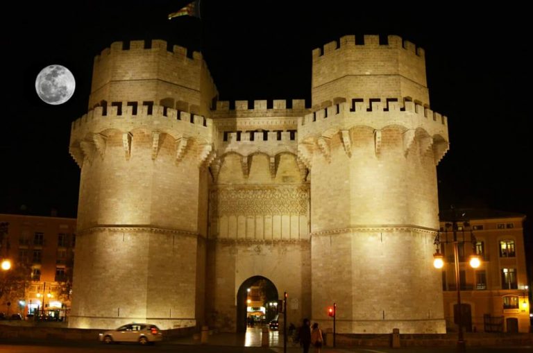 "Estás en la luna de Valencia": ¿De dónde viene esa expresión? - Billiken