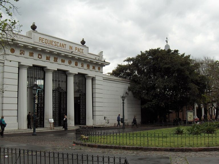 ¿Sabías que el Cementerio de la Recoleta es uno de los sitios “más ...