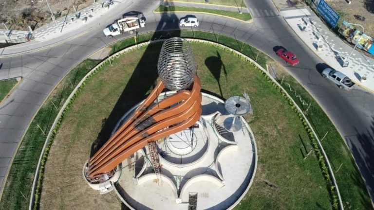 Rotonda de la Copa: el sorprendente monumento al vino de Mendoza - Billiken