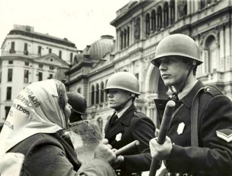 ¿Qué es la dictadura? - Billiken