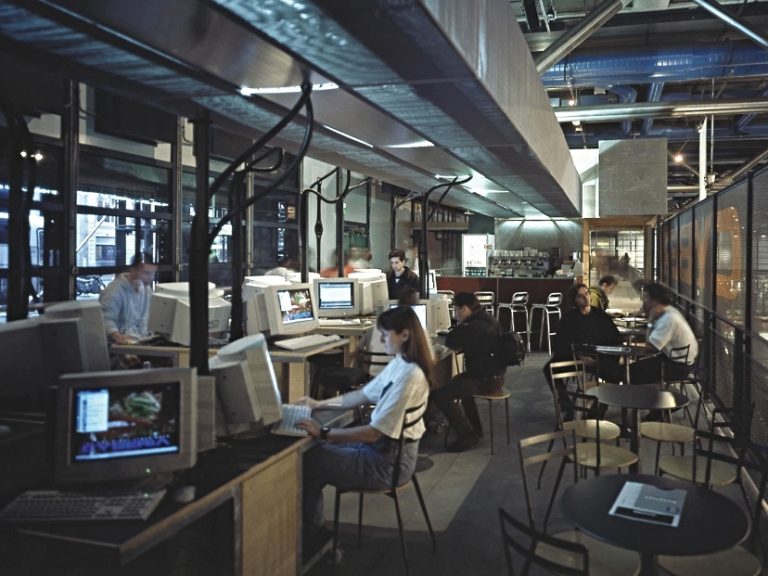 ¿En qué año abrió el primer cibercafé del mundo? - Billiken
