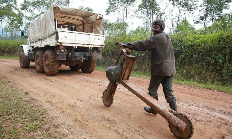 Chukudu: el vehículo artesanal que recorre las calles del Congo - Billiken