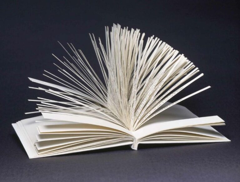"Cien mil millones de poemas", el libro infinito de solo diez páginas ...