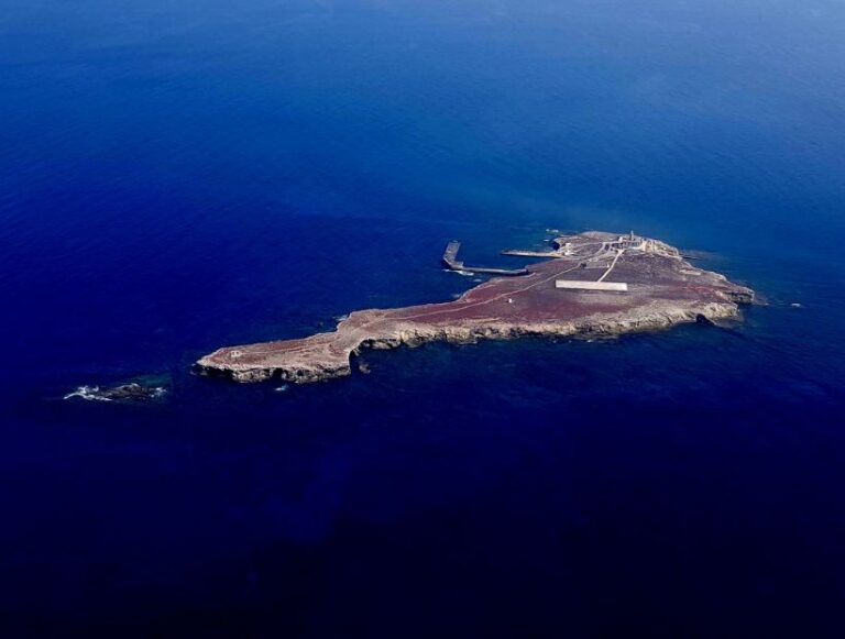 Isla de Alborán: un tesoro español en el corazón del Mar Mediterráneo ...