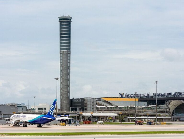 ¿En qué país está la torre de control de tráfico aéreo más alta del ...
