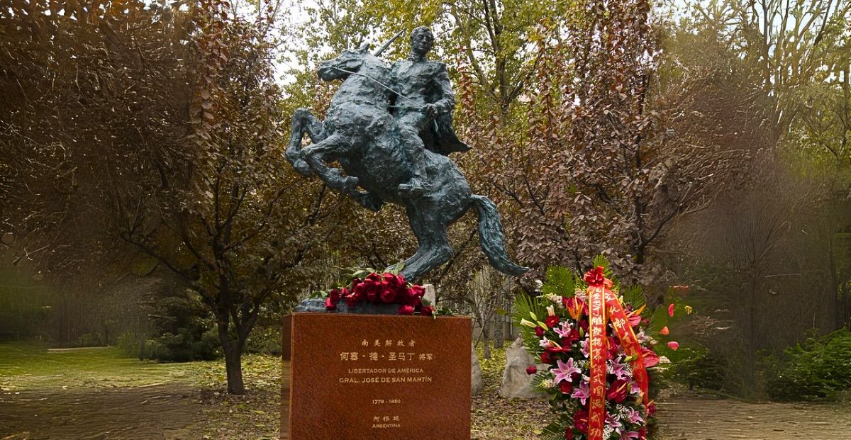 ¿Sabías que hay un monumento a San Martín en China? - Billiken