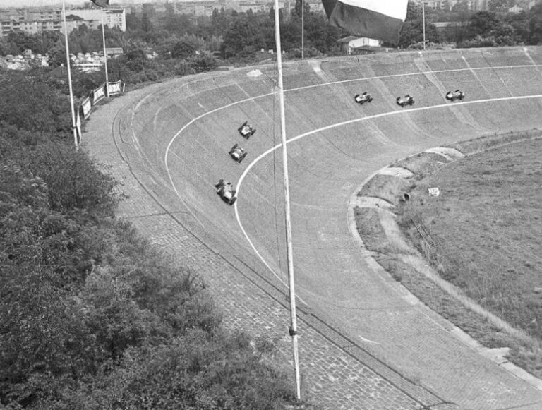 AVUS: el antiguo circuito de Europa que saltó a la fama con su “curva ...