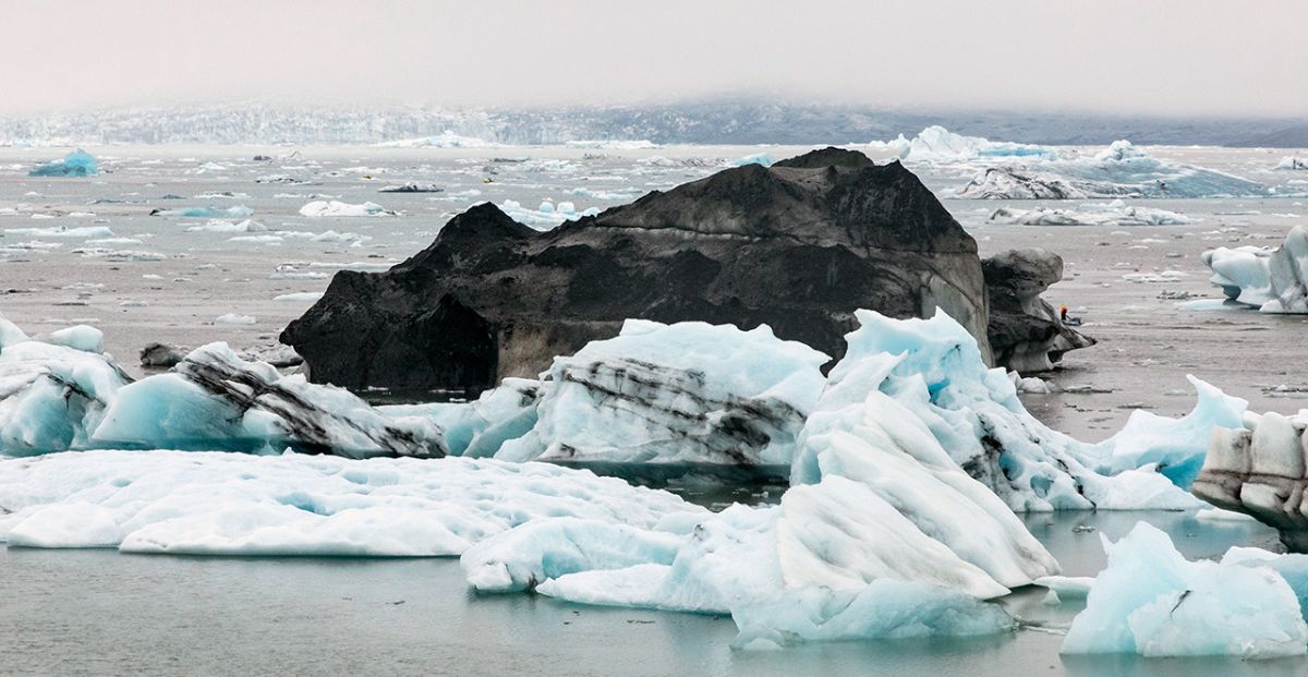 Apareció un iceberg negro en el Atlántico y sorprendió al mundo - Billiken