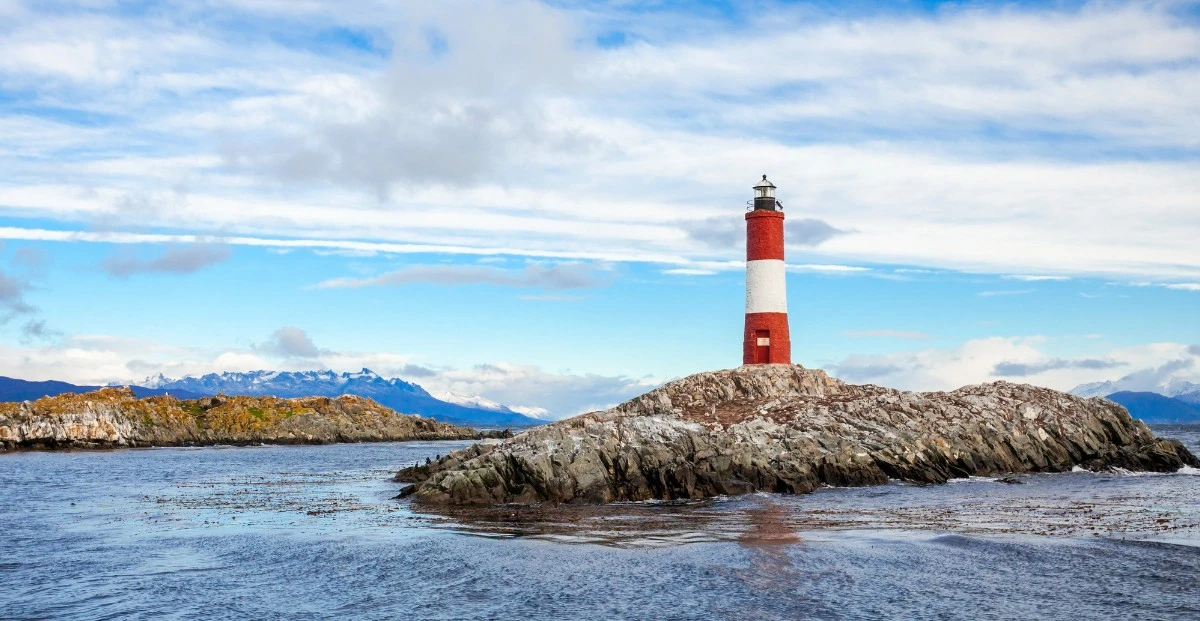Faro Les Éclaireurs: la torre argentina que guía barcos en el sur desde ...